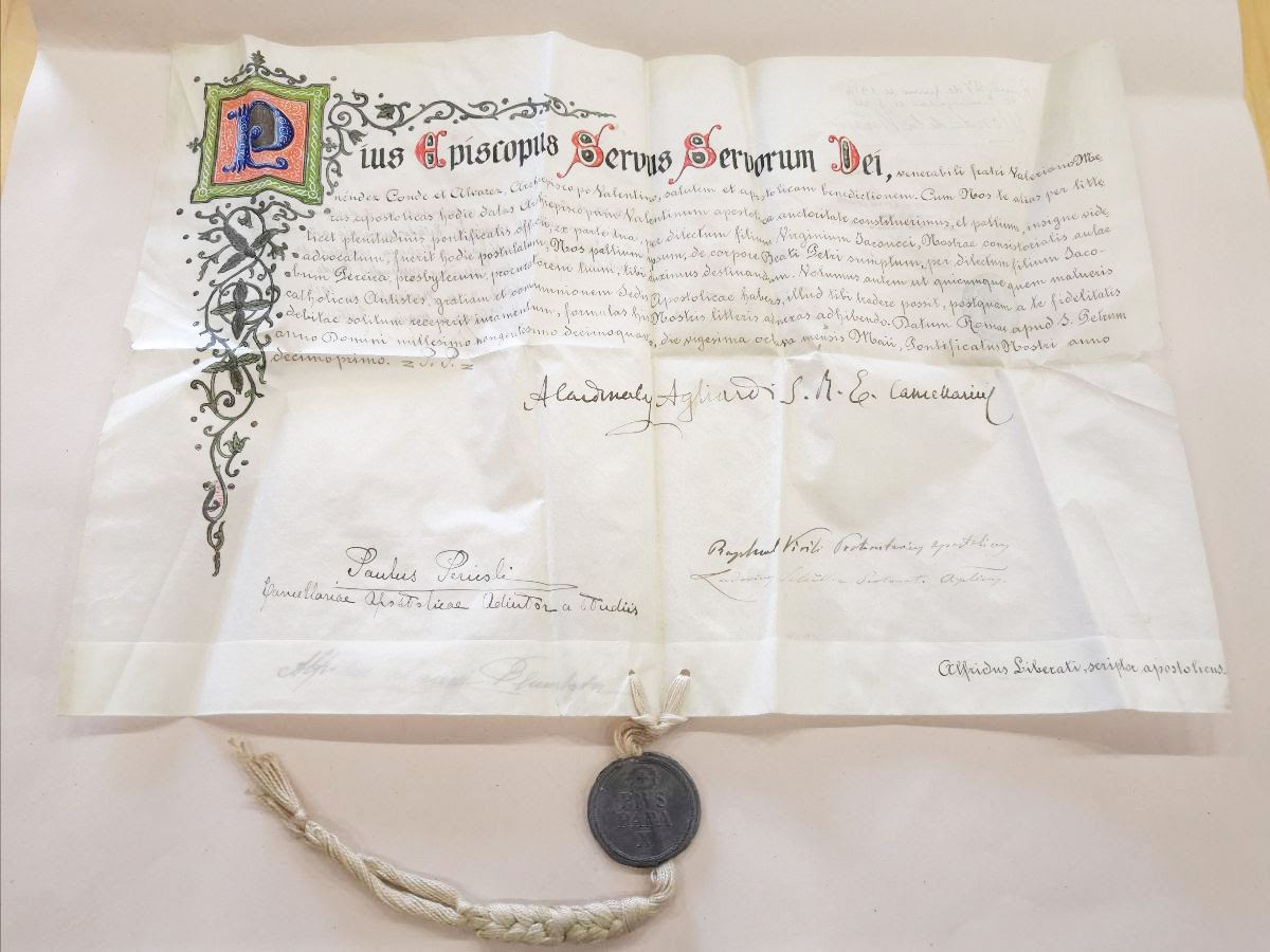 El Archivo de la Catedral incorpora una edición de 1737 de la primera ...