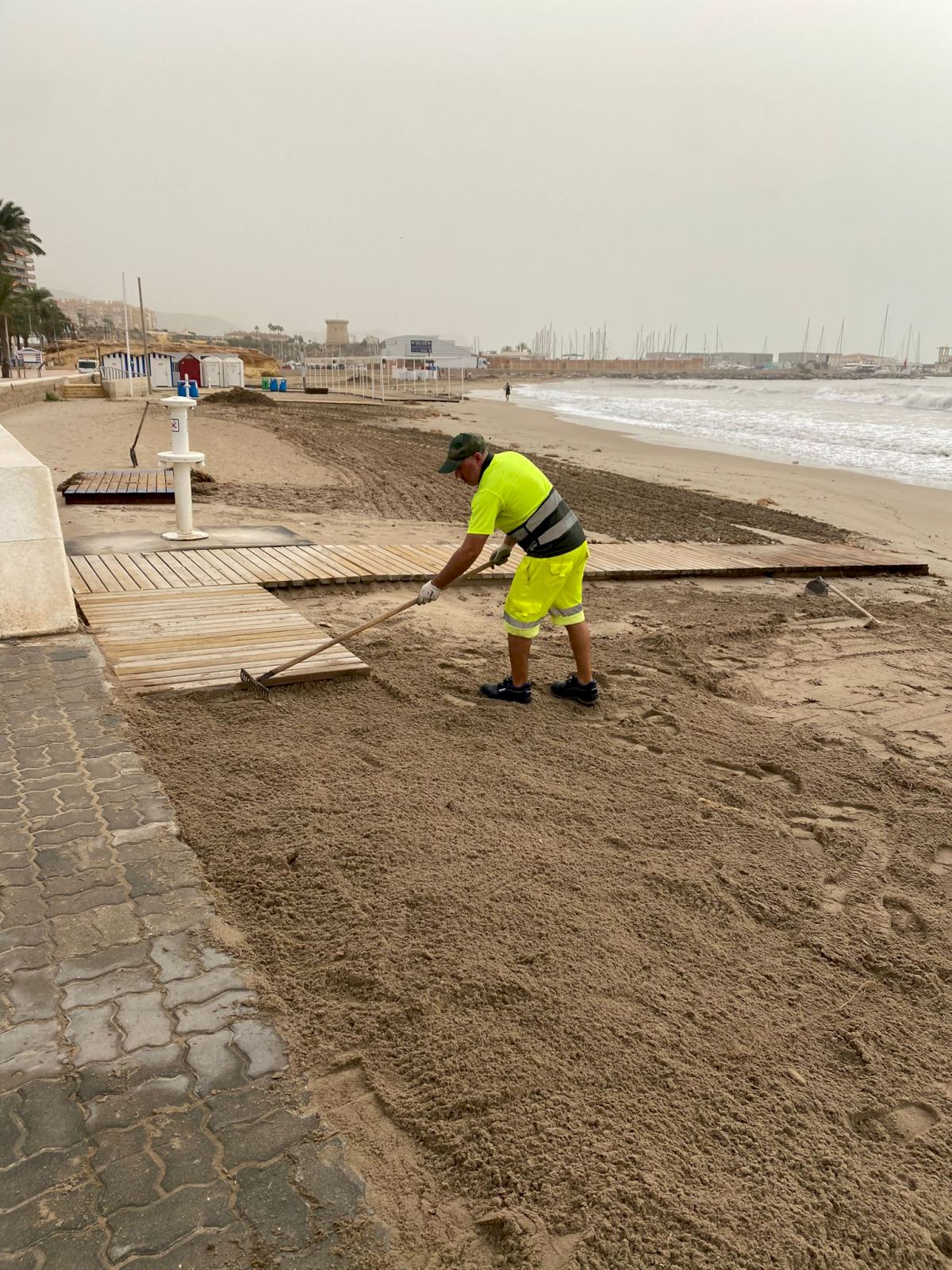 El Campello se pone manos a la obra para reparar los daños causados por la DANA