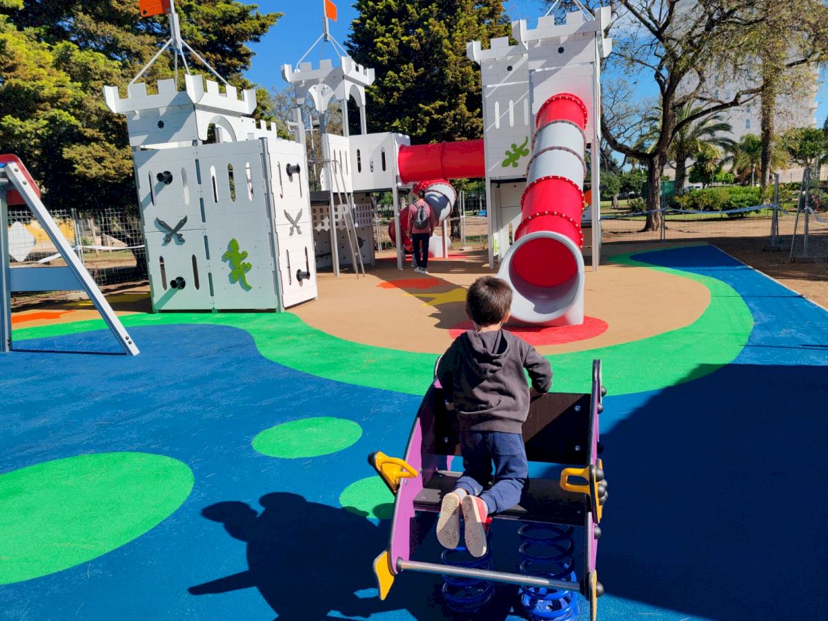 Canet inaugura su primer parque infantil ‘inmersivo’ con un barco ...