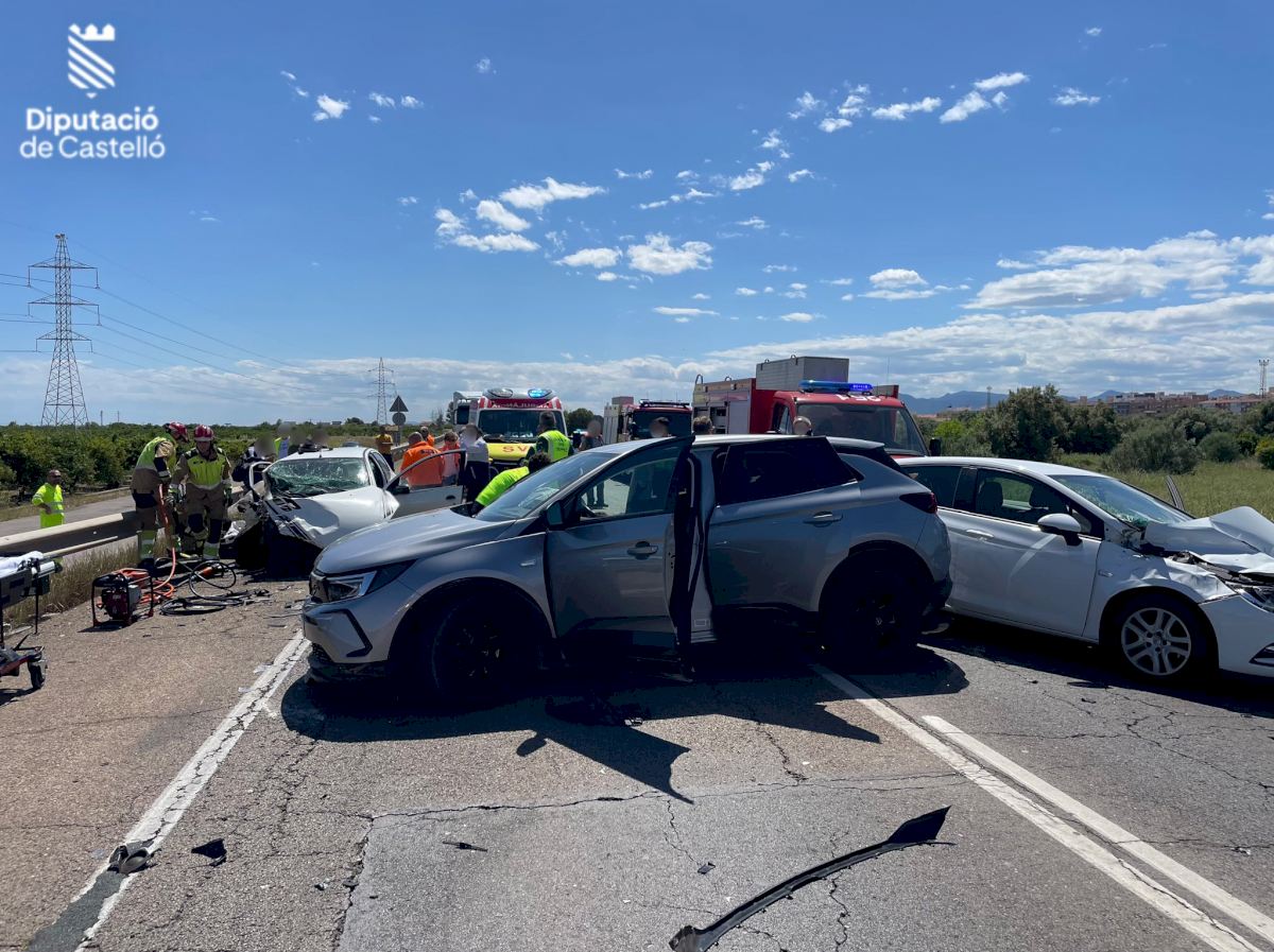 SUCESOS VILA-REAL | Cinco heridos en un brutal accidente en la N-340 en Vila-real