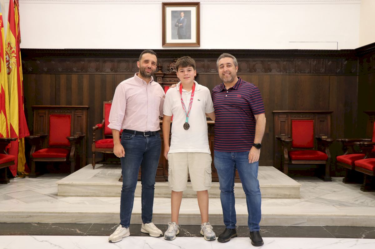El Consistorio de Sagunto homenajea a Marko Dukic por la plata en el ...